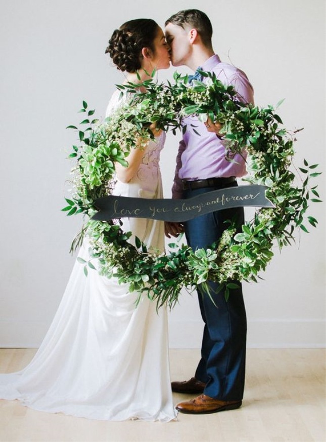 6 of the Prettiest Ways to incorporate Floral Wedding Wreaths - The ...